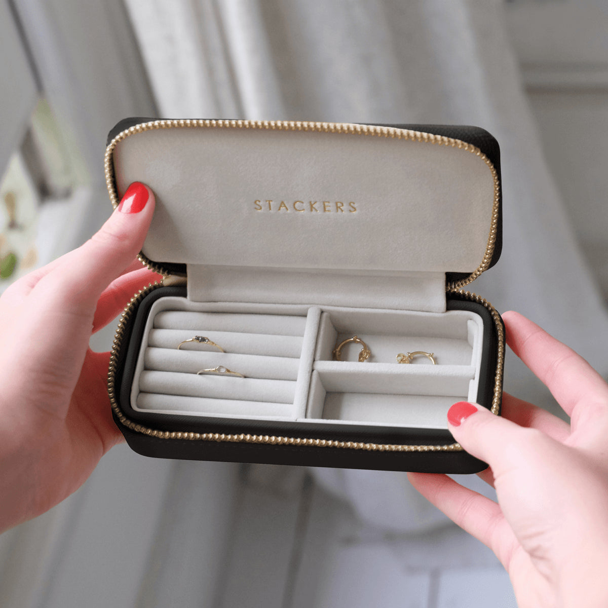 Stackers Black Medium Travel Jewellery Box – STACKERS LONDON